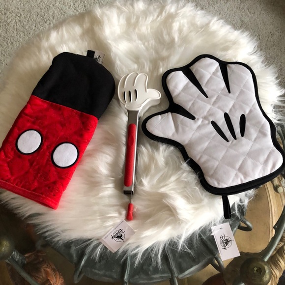Disney | Kitchen | Disneys Mickey Mouse Oven Mitt And Tongs Bundle ...